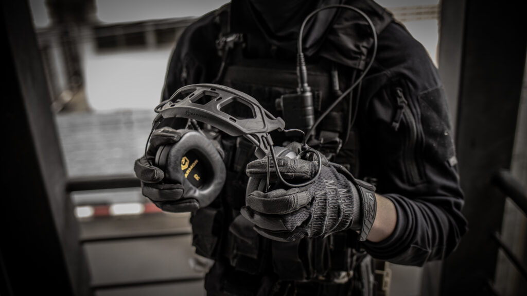 CHOOSING THE RIGHT TACTICAL HEADSET: WHAT THE EARMOR M33 PRO TACTICAL ...