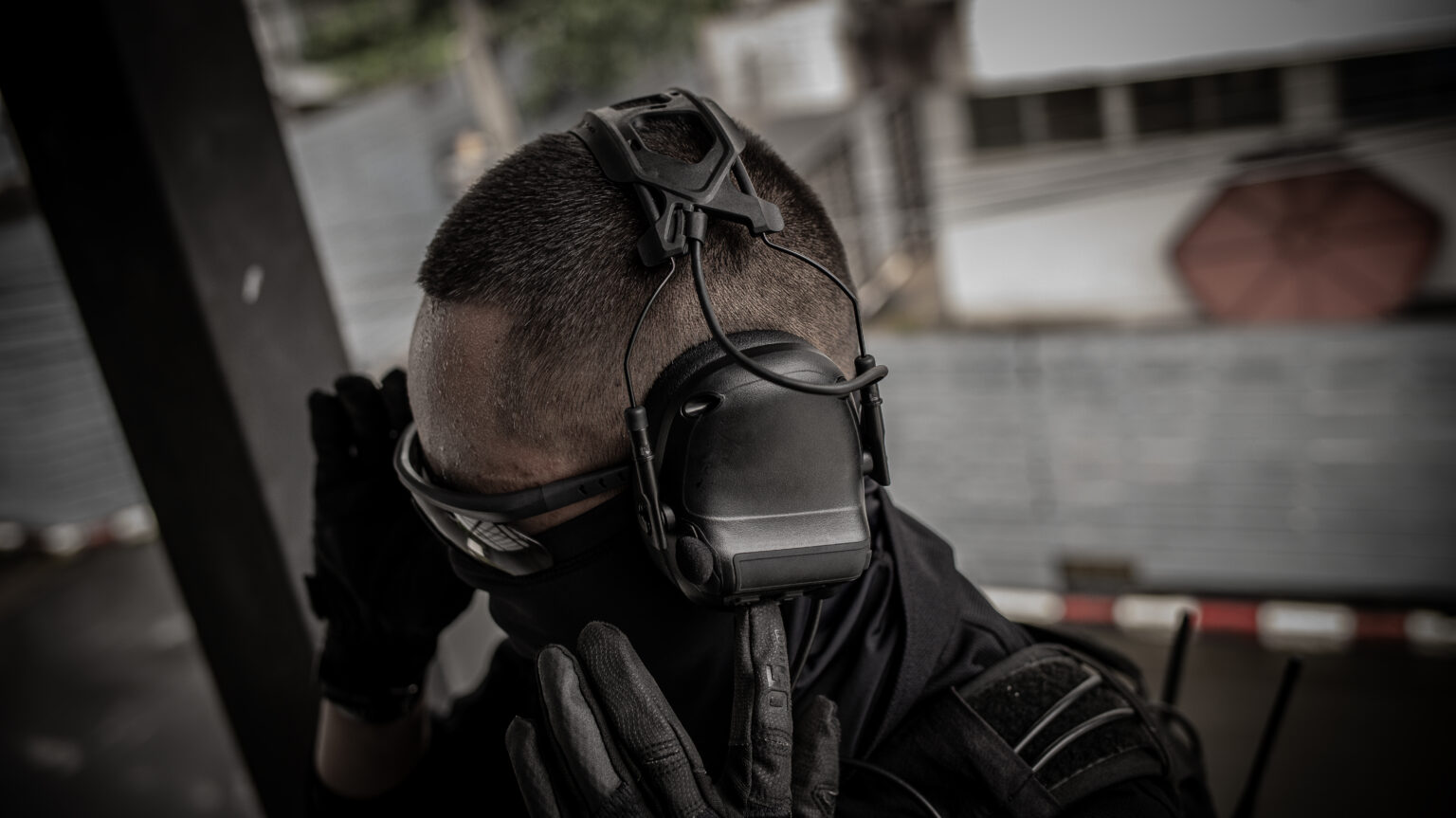 CHOOSING THE RIGHT TACTICAL HEADSET: WHAT THE EARMOR M33 PRO TACTICAL ...